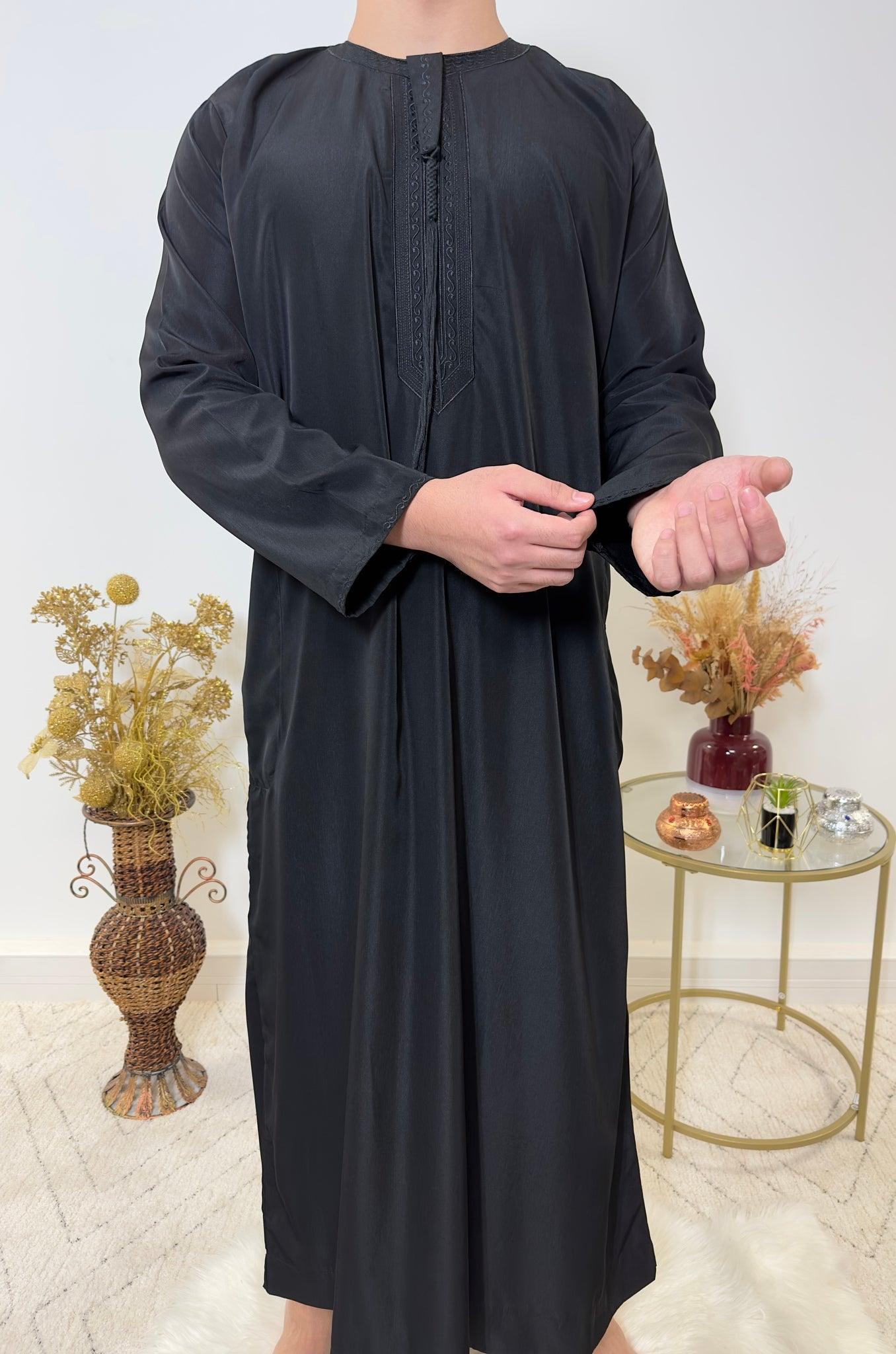 Black Emirati Qamis with Tarbouche / Tie - Qamis Man – My Qamis Homme